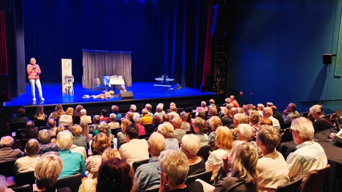 Indrukwekkende voorstelling tijdens alzheimer café » Hofstreek Omroep